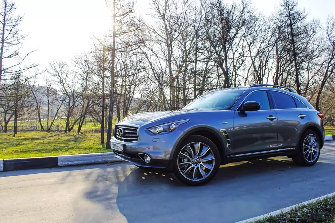 Žanra pirmsākumos: tests Infiniti QX70S 350220_2