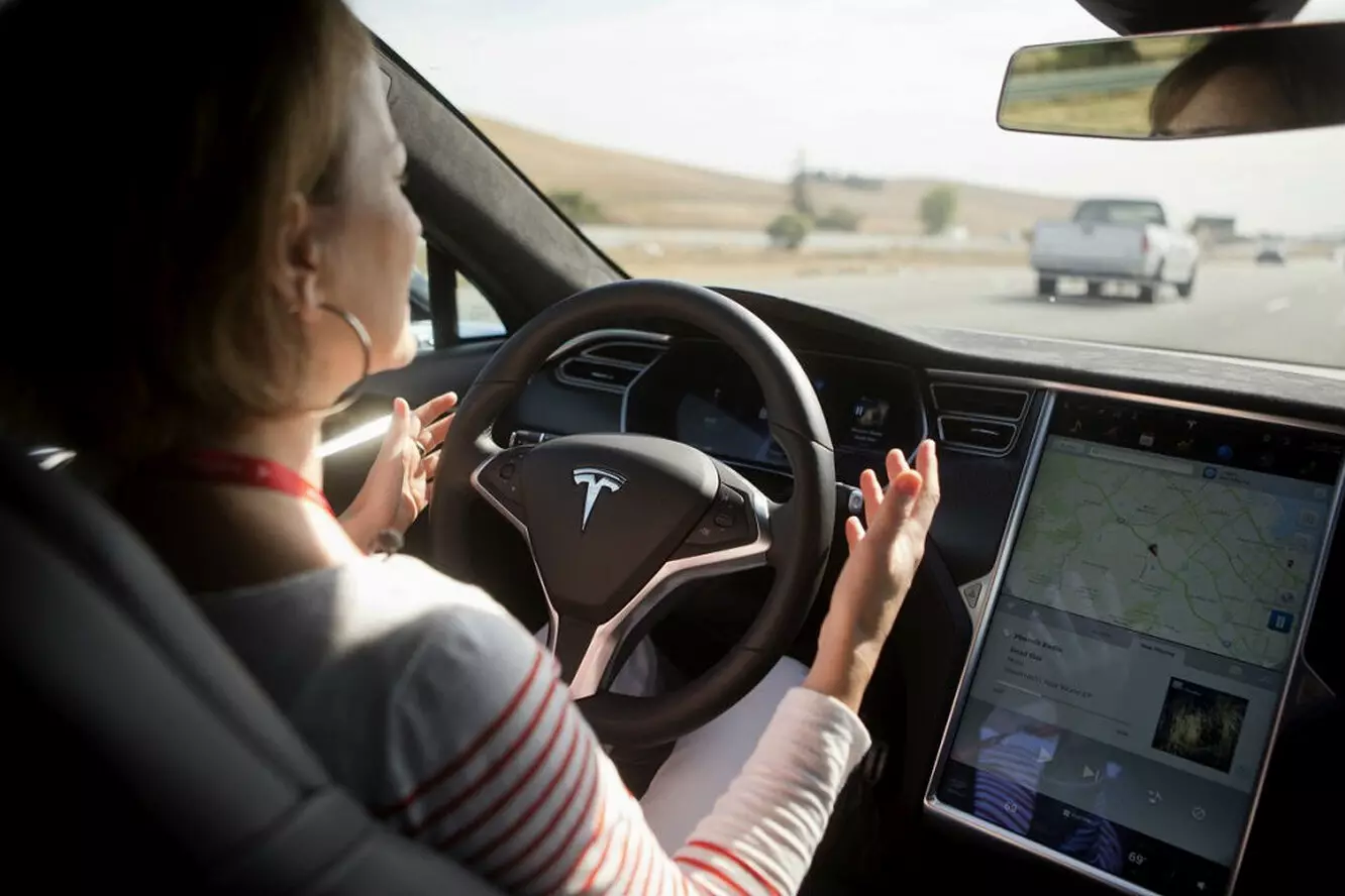 Tesla-Besitzer fordern ein Verbot von Autopilot-Tests an ihnen