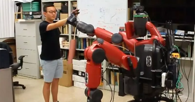 रोबोटले भिडियो ट्यूटोरियलबाट मानिसहरूसँग कुराकानी गर्न सिके