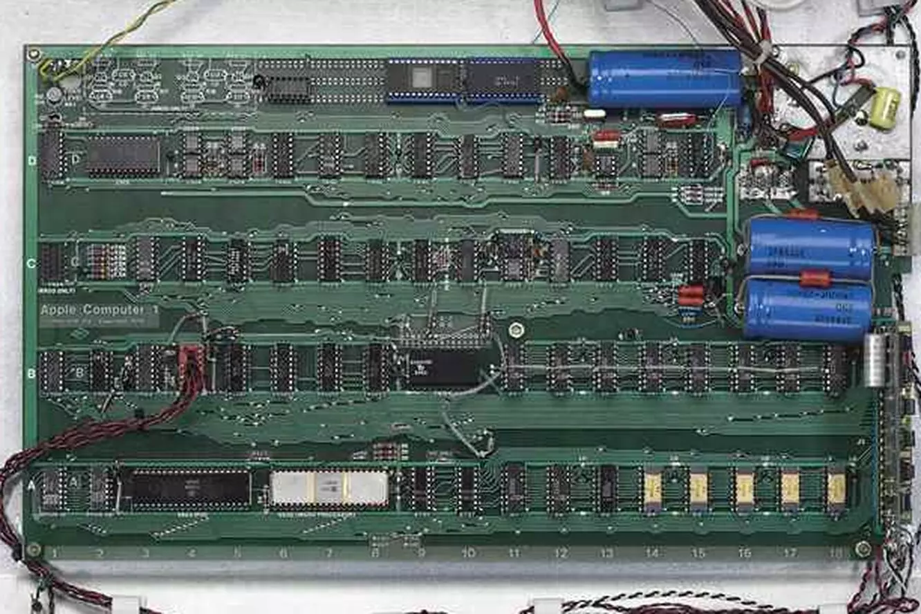 Apple 1 computer went up for $355,000 at auction