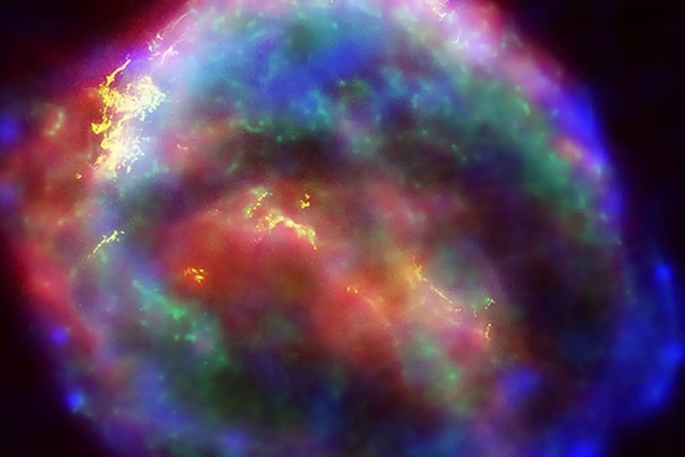 Rusaj astronomoj modeligis la lumkurbon de supernovao