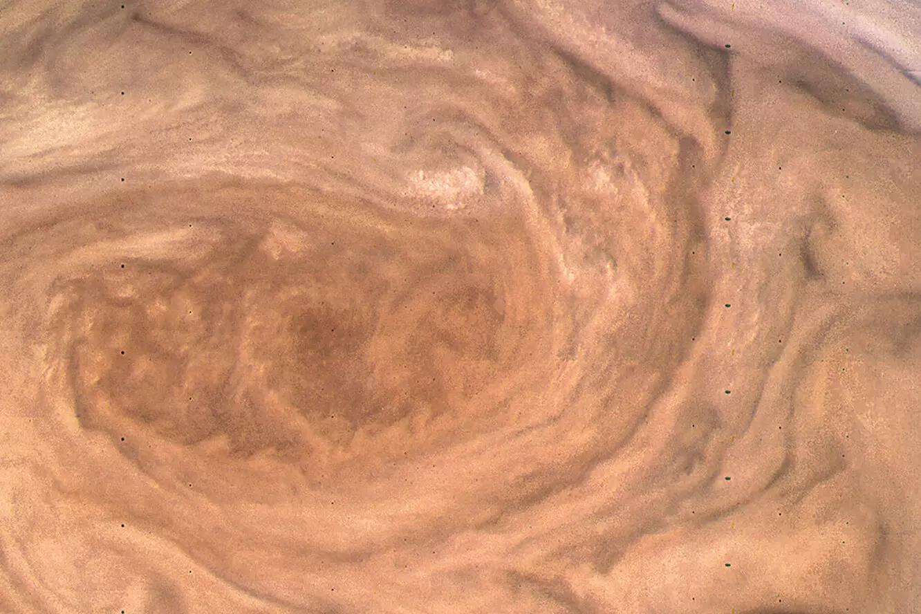 NASA đã công bố một bức ảnh về một cơn bão khổng lồ trên sao Mộc