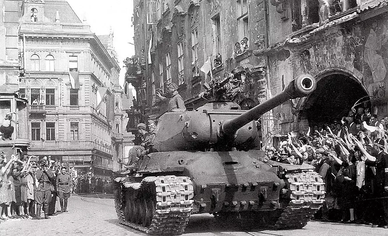 Miti della seconda guerra mondiale: eserciti di carri armati distrutti per le strade di Berlino 352033_4