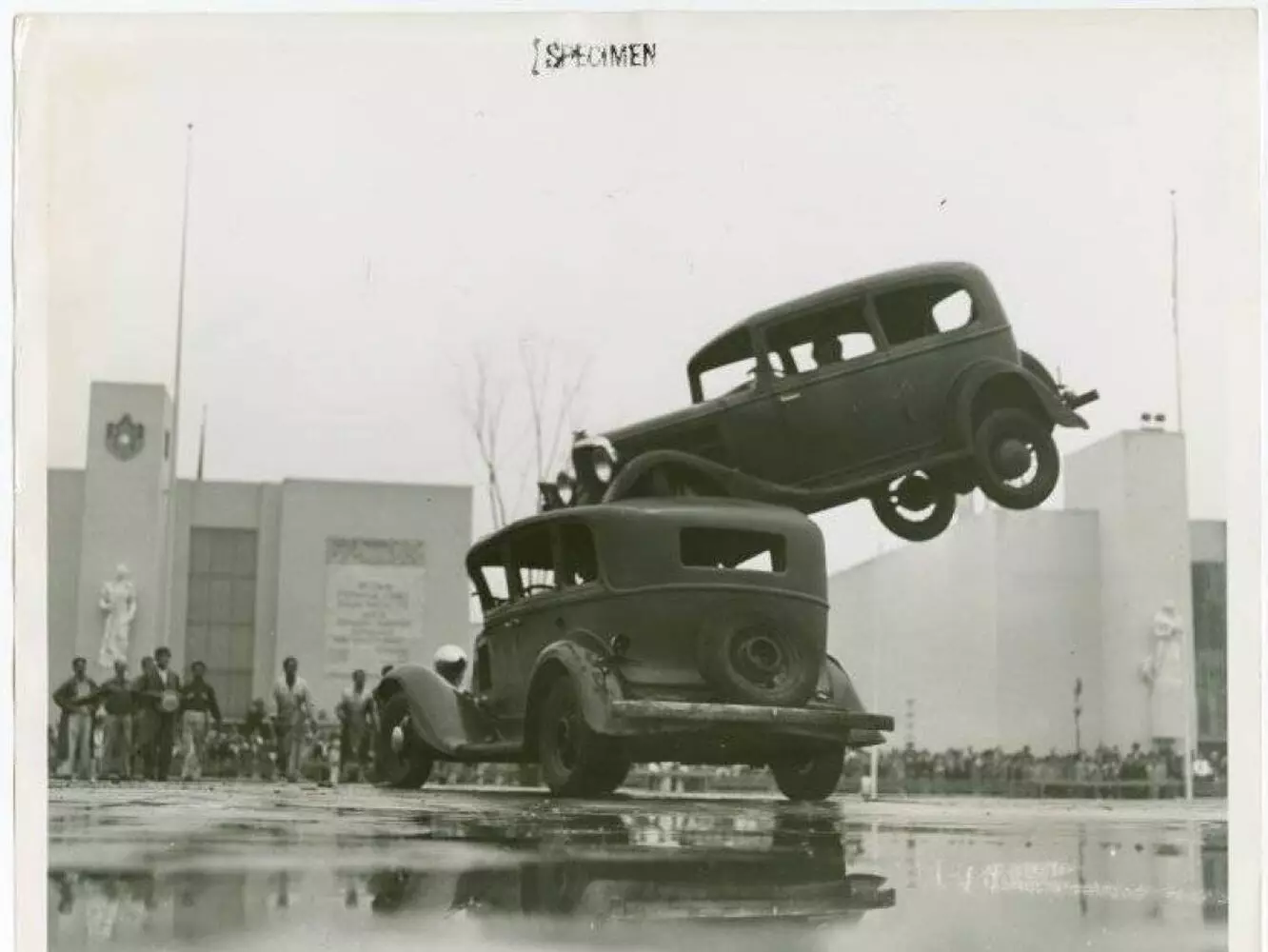 Каскадерські трюки на vintage Dodge 352465_3