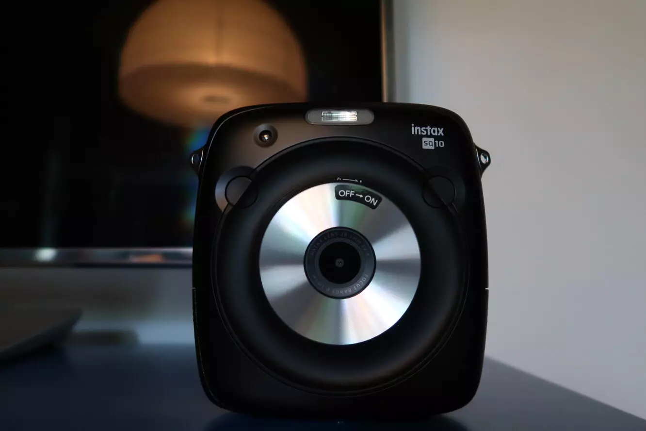Fujifilm Instax SQ10: נסיעת מבחן של מצלמה היברידית