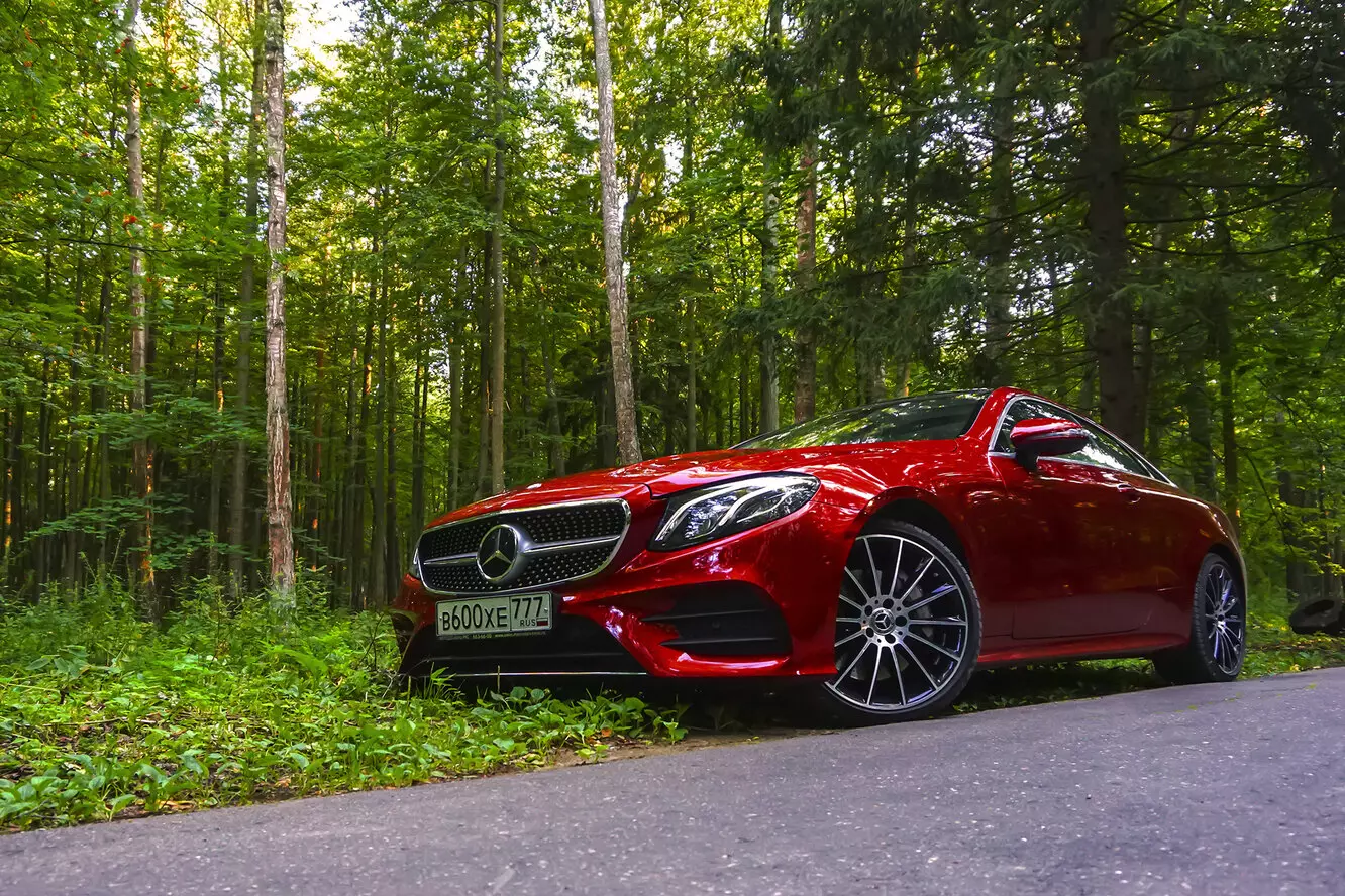 Walang abala: Pagsubok sa Mercedes-Benz E 400 Coupe 352711_2