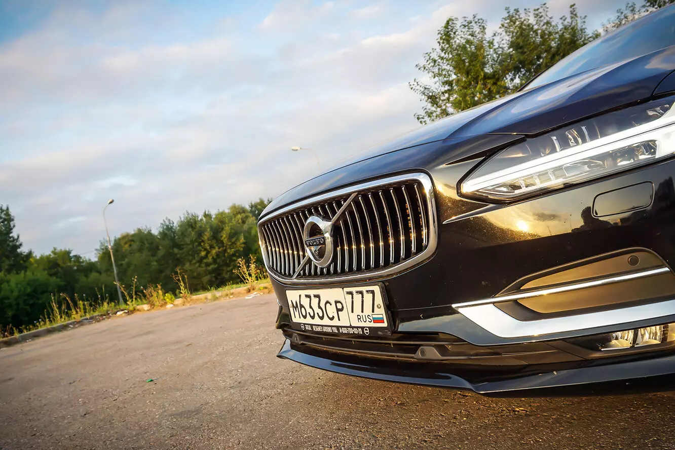 Благородна скромност: тест на Volvo S90