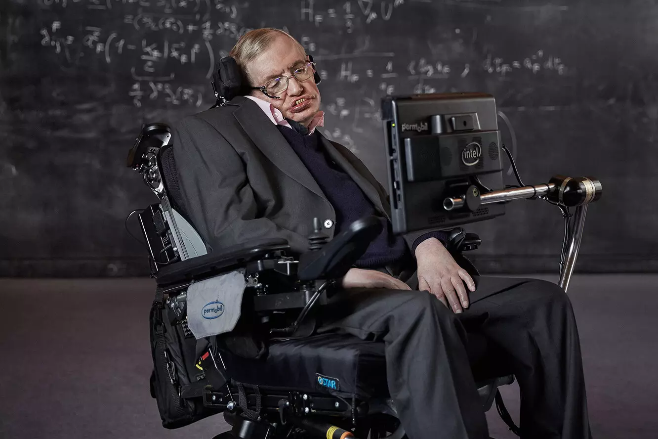 Stephen Hawking akafanotaura kutsakatika kwevanhu mumazana emakore anotevera