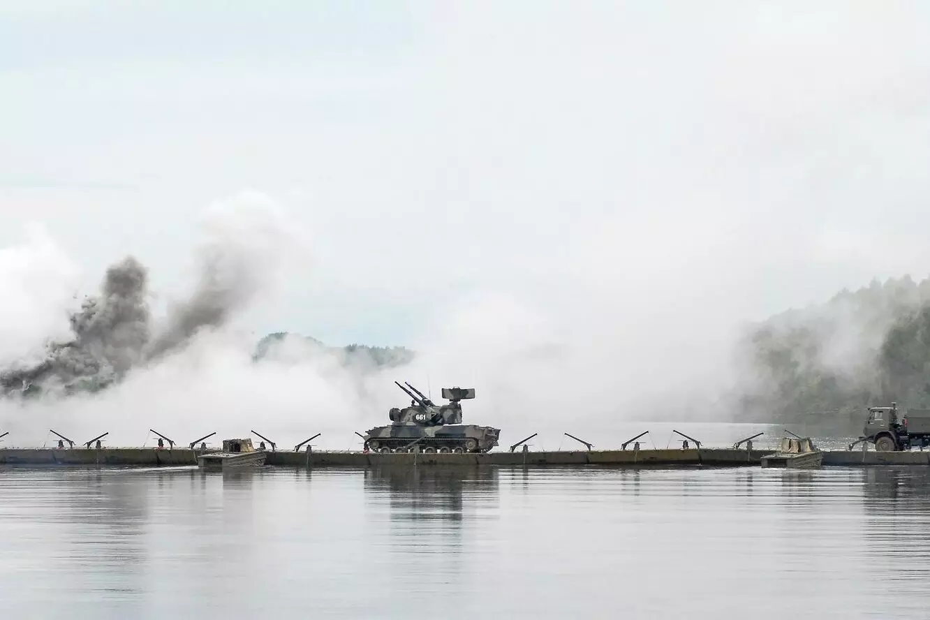 Pontoon Bridge Park: kamoo liponto tsa sesole li sebetsang kateng