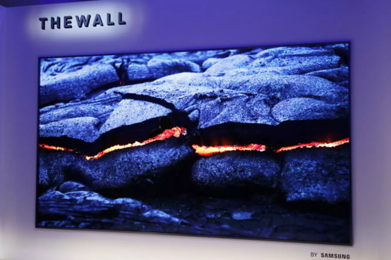 Samsung The Wall: Αρθρωτή τηλεόραση MicroLED 146 ιντσών