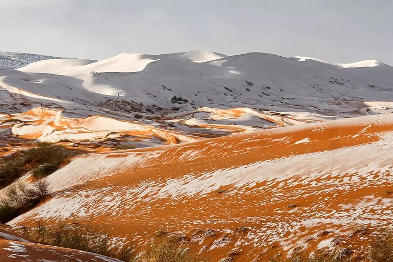 La nieve vuelve a caer en el Sahara