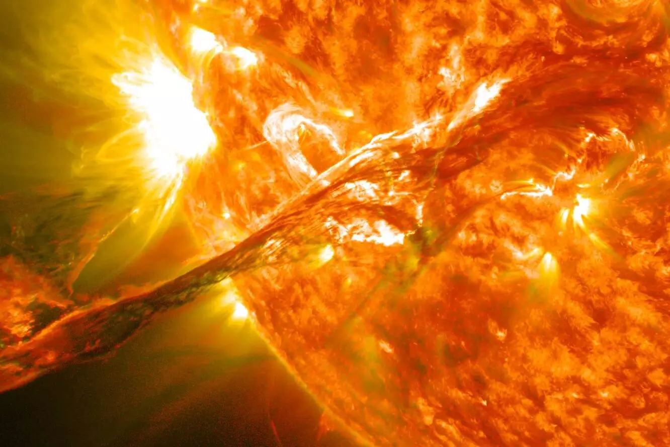 शास्त्रज्ञ: गुरुवारी सौर प्लाझ्मा सोडल्यास चुंबकीय क्षेत्रावर परिणाम होईल