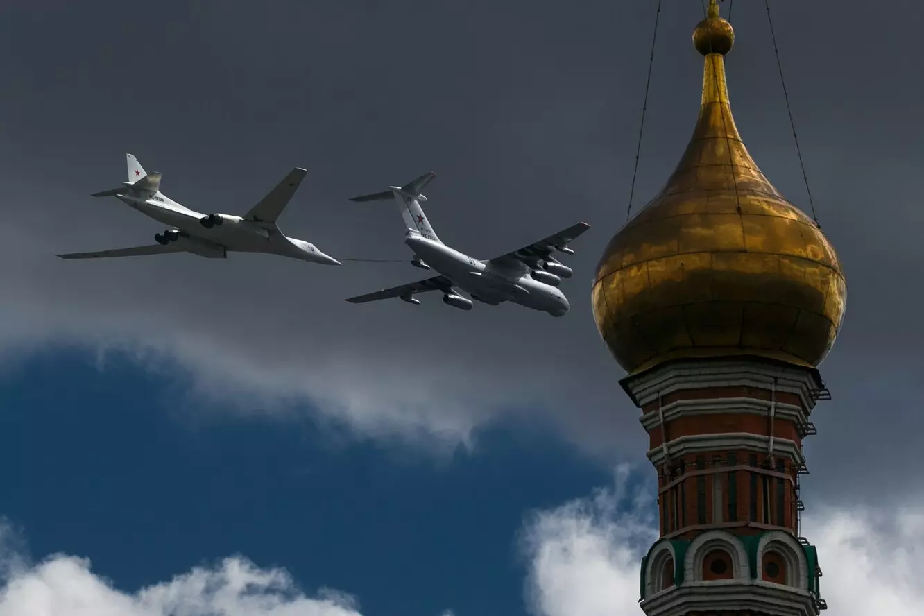 Bombardues strategjik Tu-160