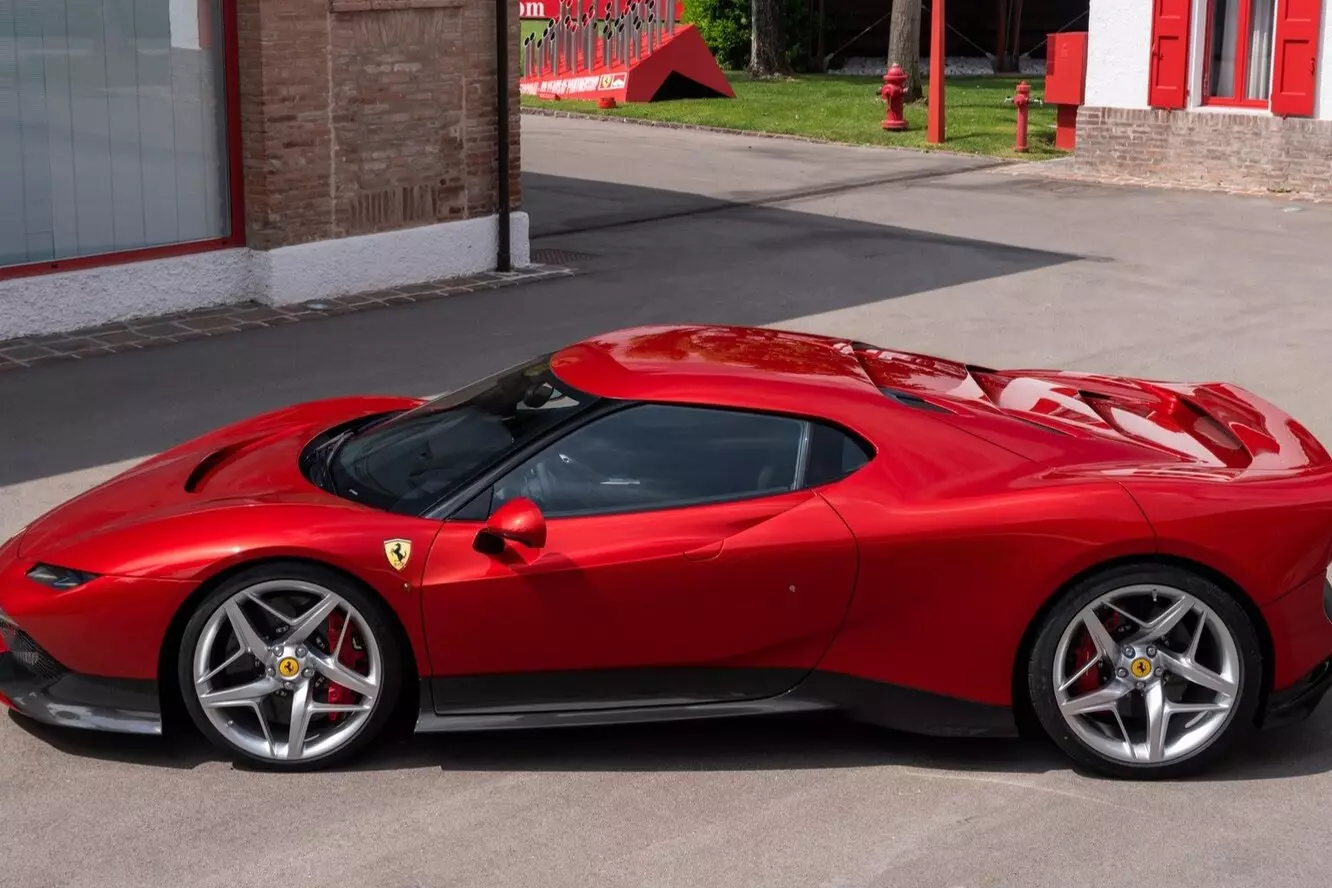Ferrari yakoze super super idasanzwe