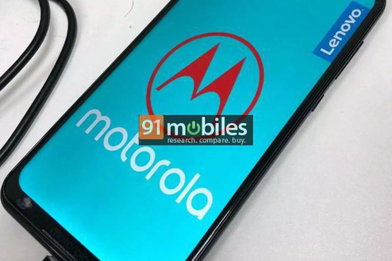 Motorola One Power viedtālrunis tika parādīts renderēšanā un tiešraidē 356682_2