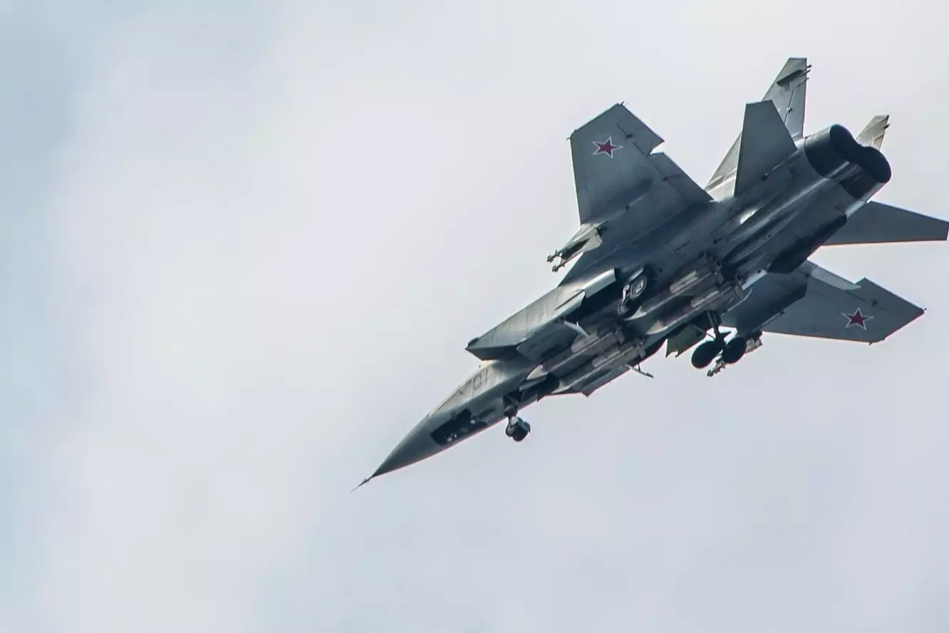 Hvernig MiG-31 bardagavélin komst upp í heiðhvolfið: myndband