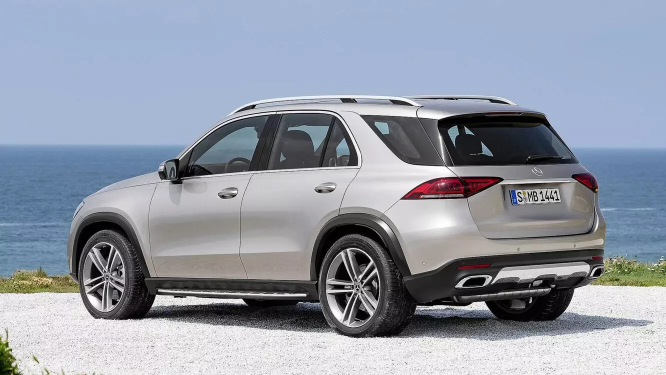 Mercedes-Benz va mostrar un nou crossover de classe GLE 358077_3