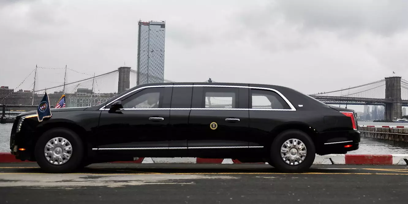 Trump lub limousine tshiab tawm mus rau pej xeem 358318_2