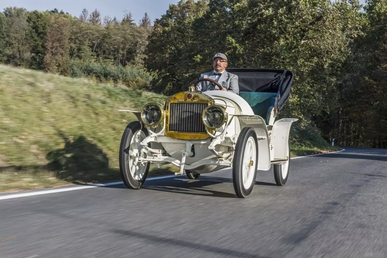 Skoda has restored a 110-year-old sports car 358940_1