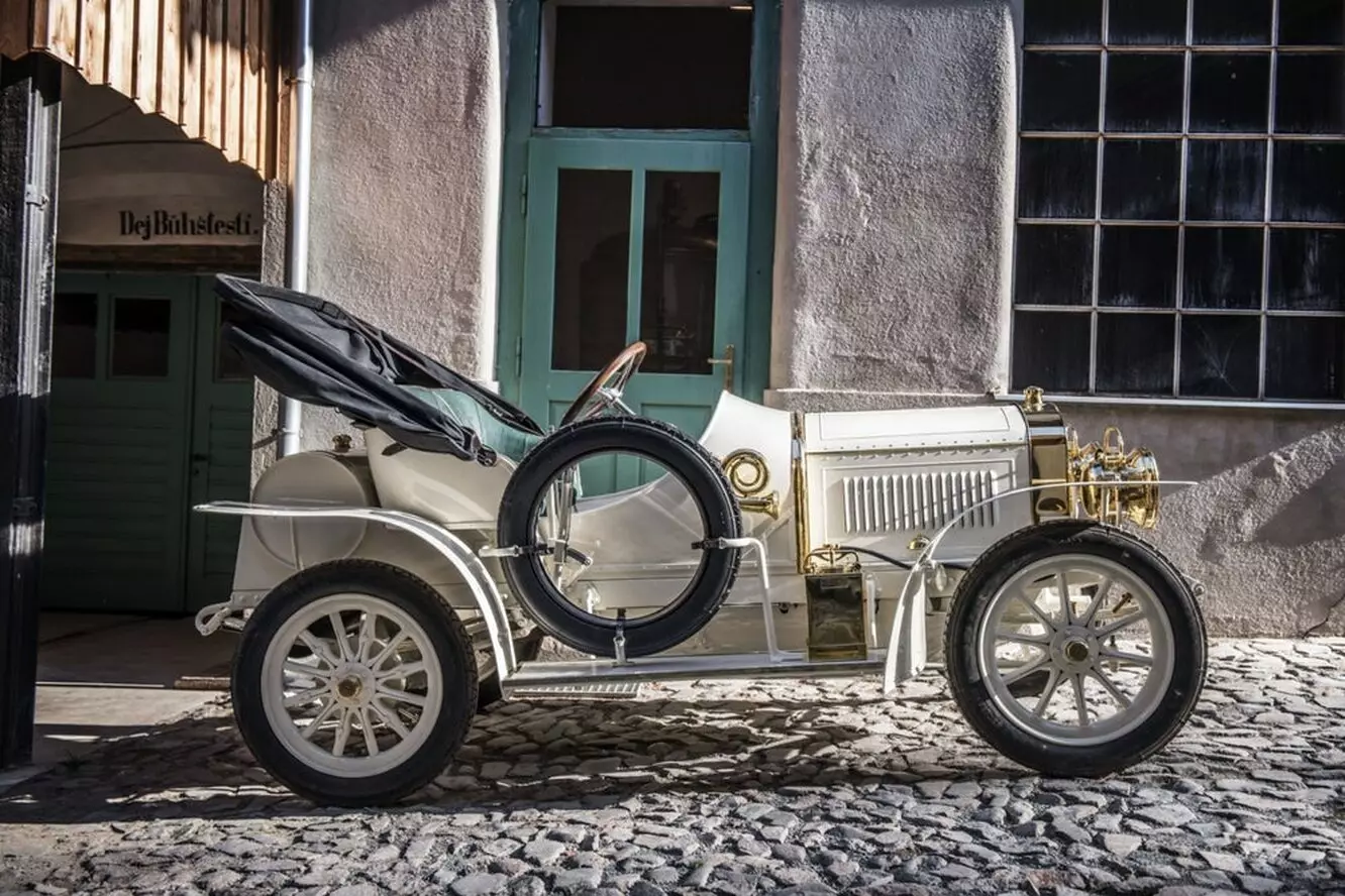 Skoda has restored a 110-year-old sports car 358940_2