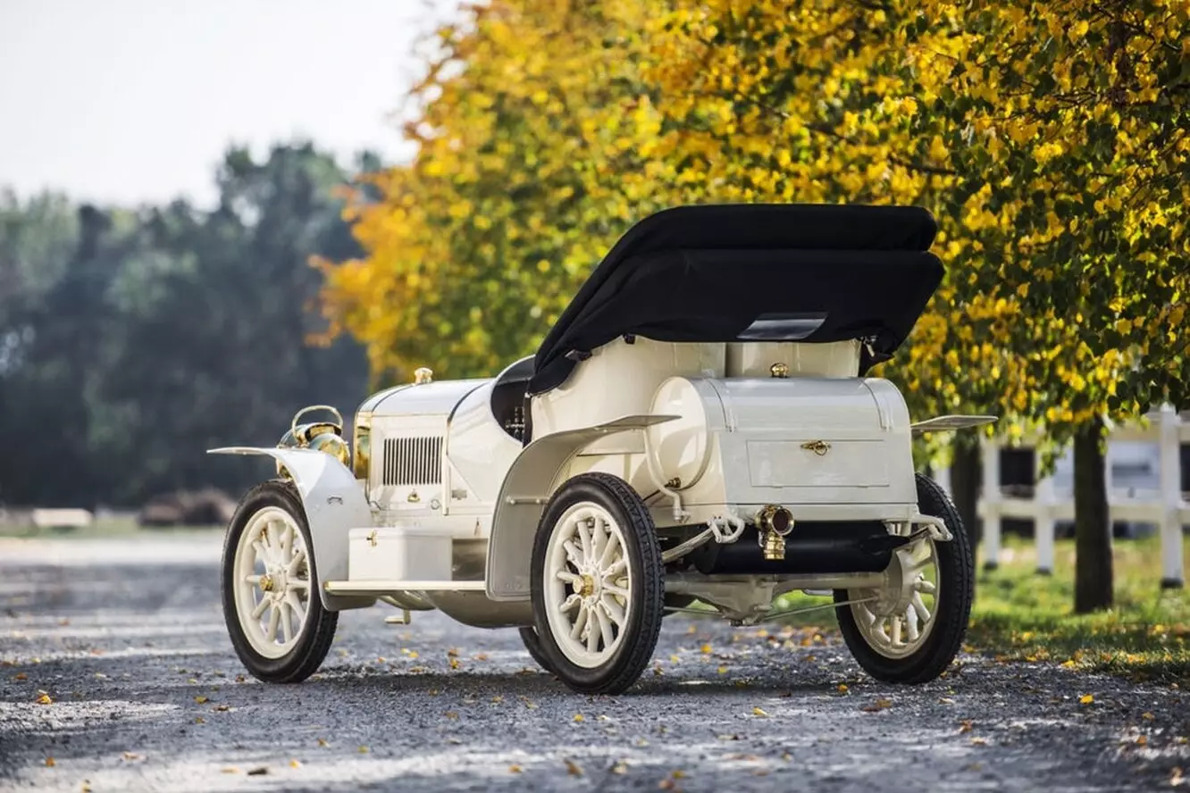 Skoda has restored a 110-year-old sports car 358940_4