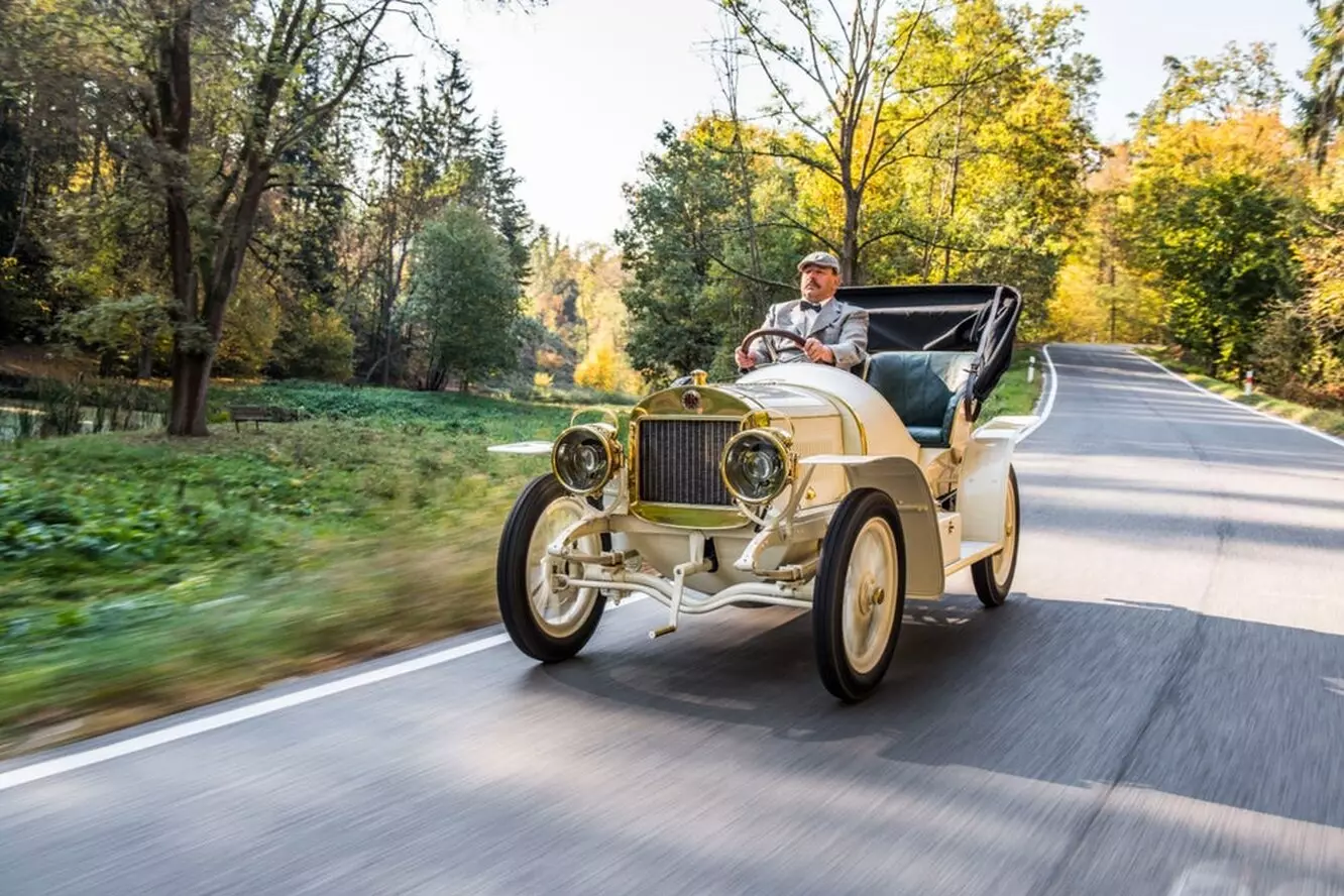 Skoda has restored a 110-year-old sports car 358940_5