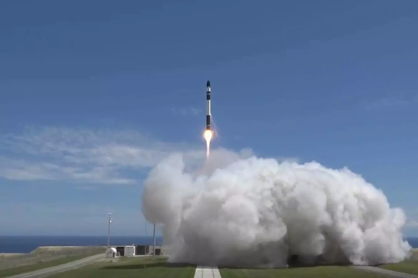 Rocket Lab foltôget syn earste kommersjele raketlansearring