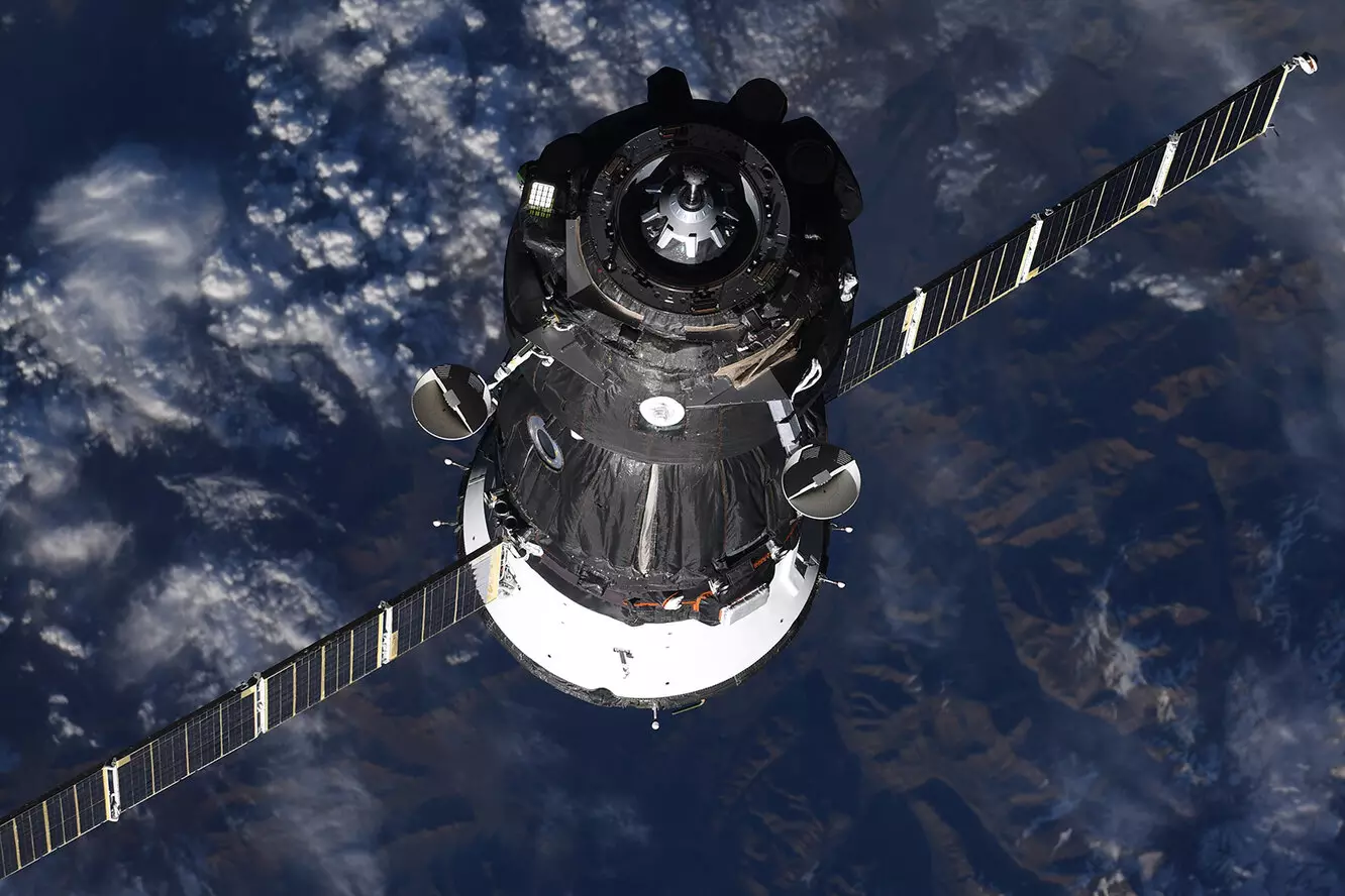 Soyuz MS-09 hạ cánh an toàn