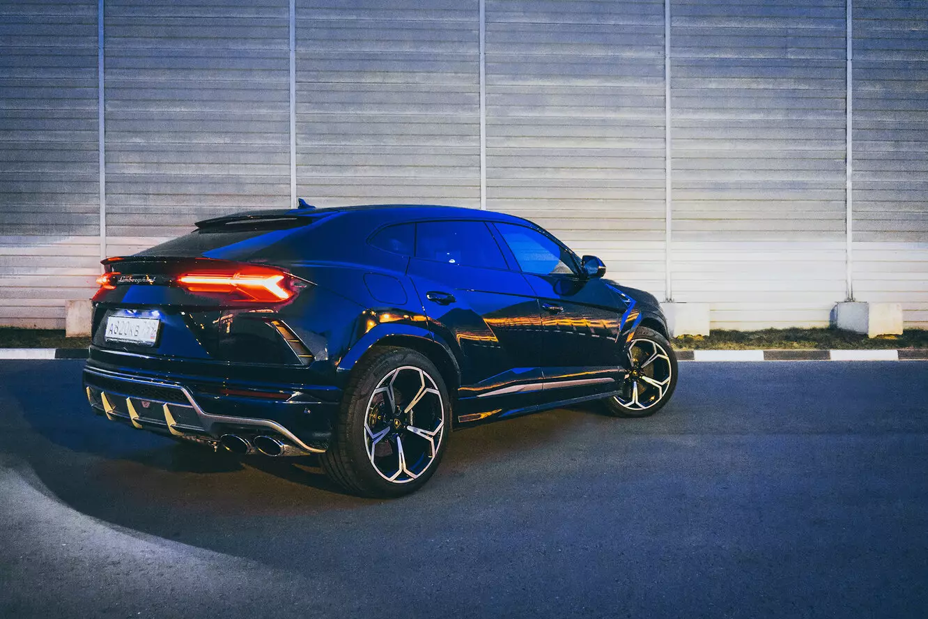 Insomnia: Pagsulay sa Lamborghini Urus 359594_4