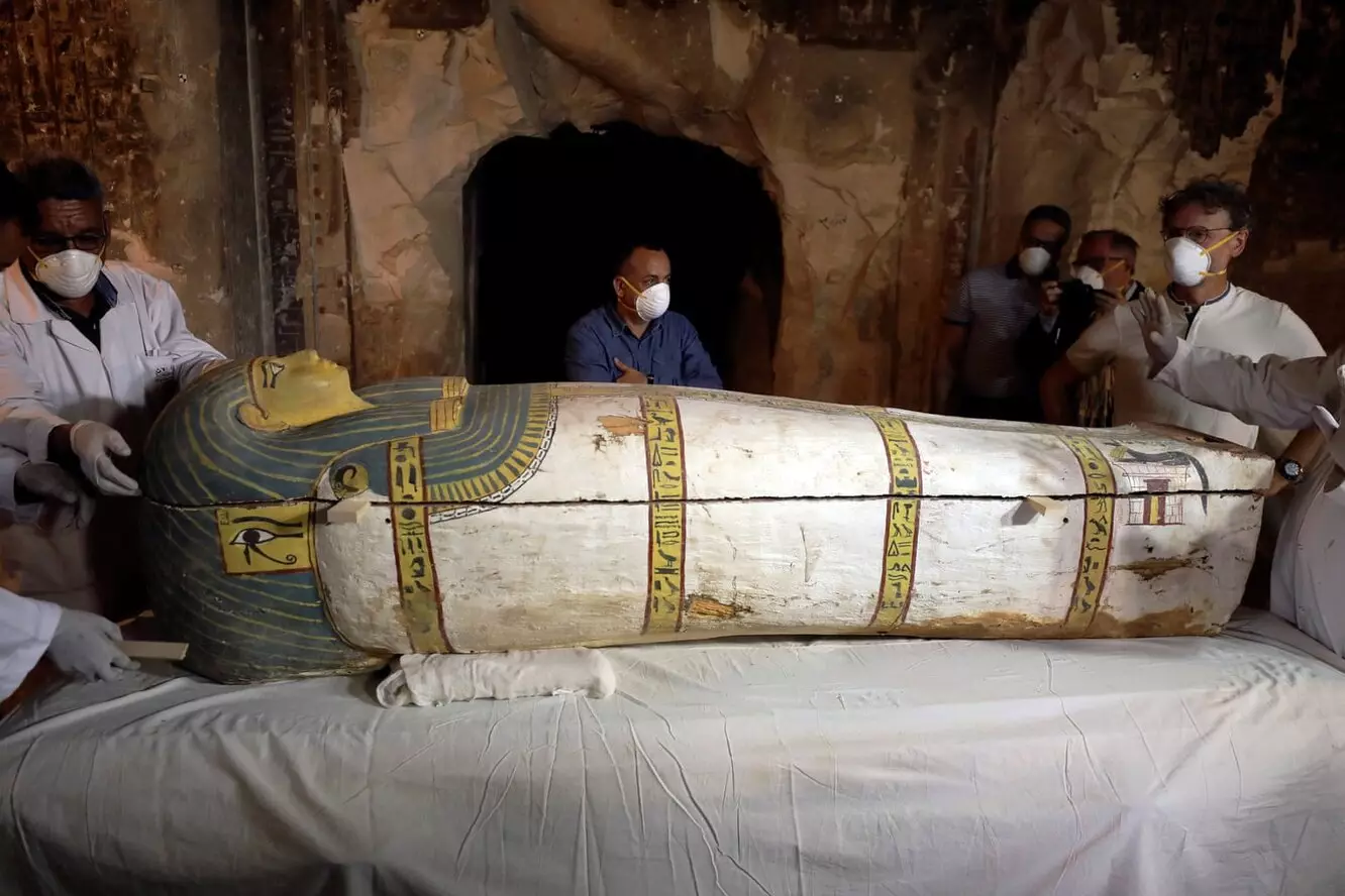 Abafileyo baka-Al-Assasif: ii-mummies kunye ne-sarcophagi ye-necropolis yakudala