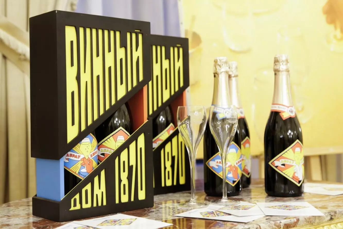 Erik Bulatov became the author of the design of the collection of sparkling wines 