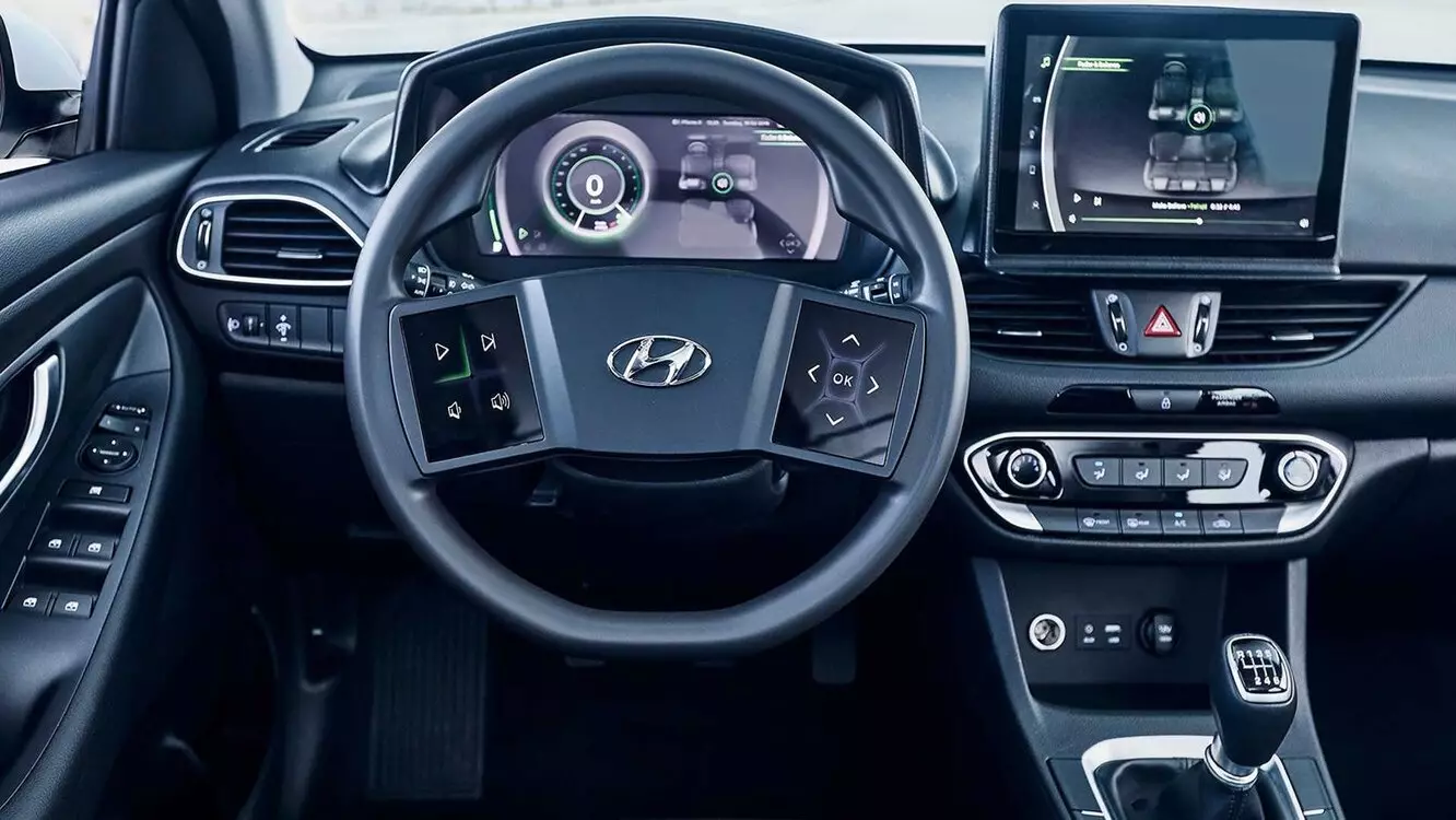 Hyundai اسٽيرنگ ويل تي بٽڻن کي ٽچ اسڪرين سان تبديل ڪندي 361317_2