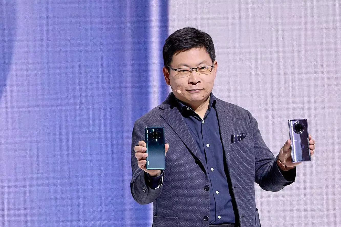 Huawei tregoi një smartphone me 5G, “super kamera”, por pa Google