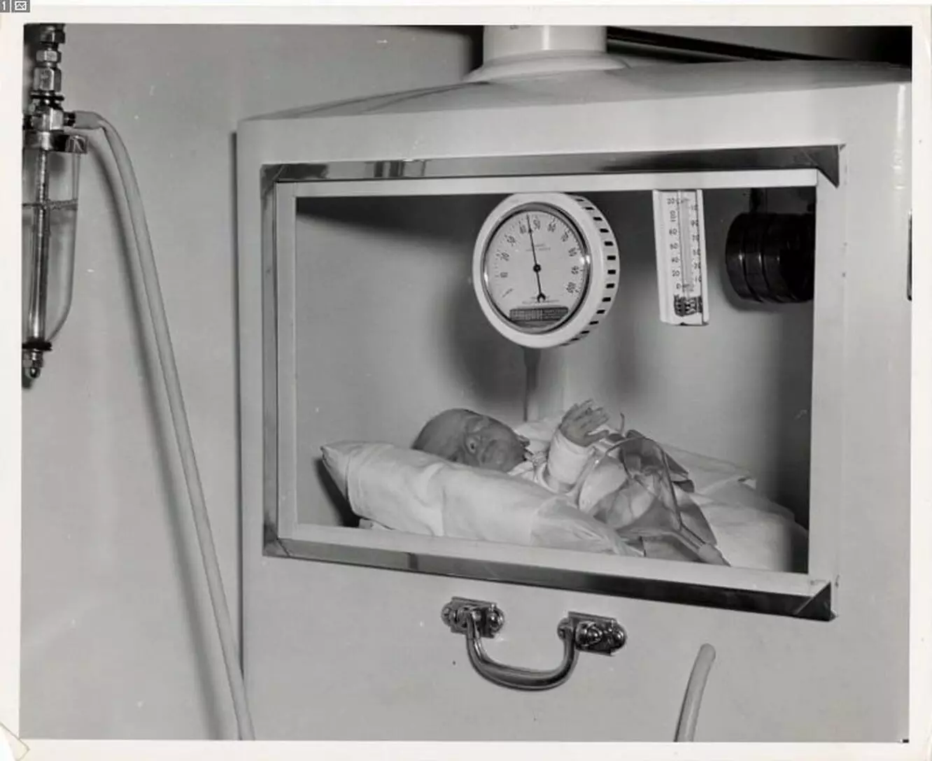बेबी इनक्यूबेटर. 1930 चे सुधारित आवृत्ती