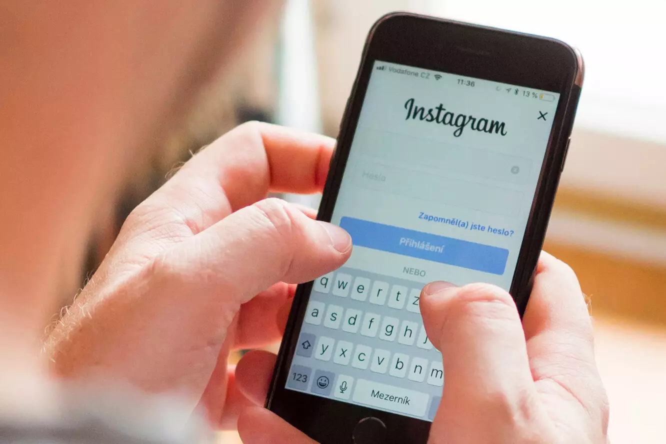 Instagram* soxta yangiliklarni sarlavha bilan yopadi