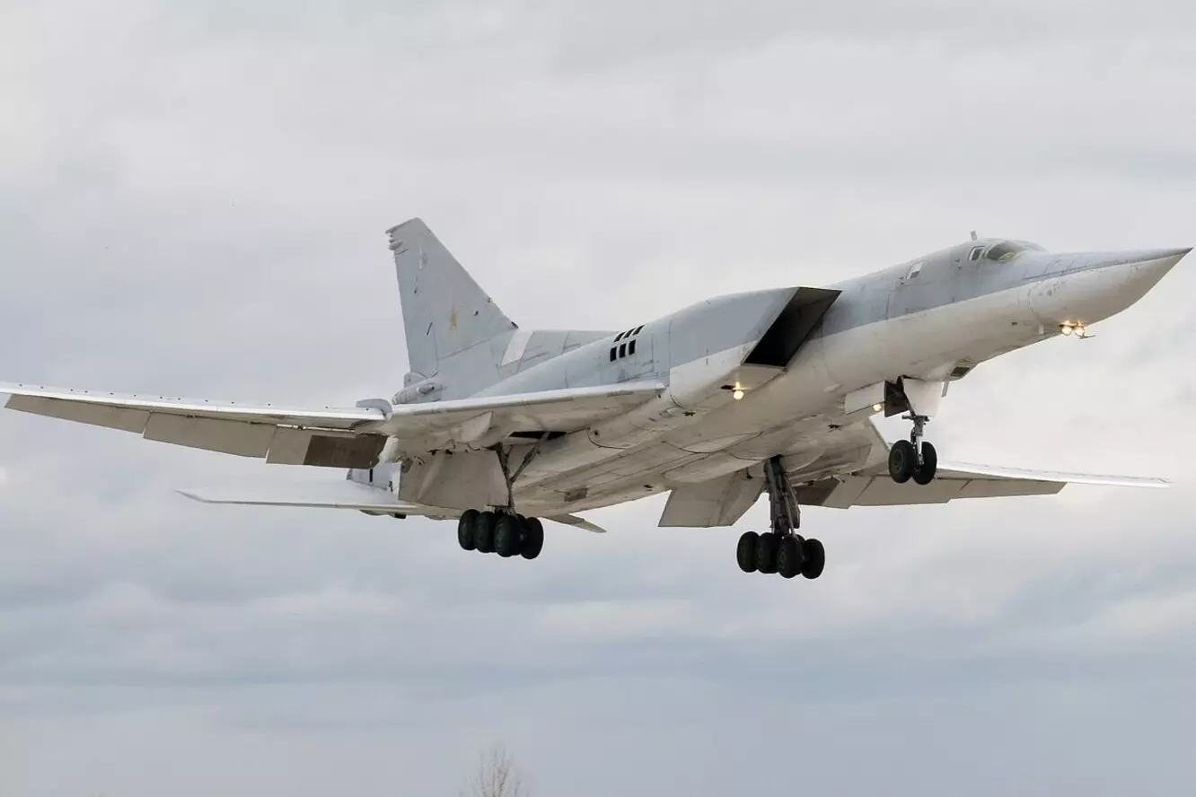Tàu sân bay tên lửa Tu-22 bị loại khỏi băng phiến