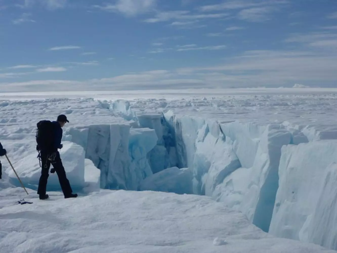 Vesainzi vakaona kutsakatika kunokurumidza kwemadhamu akaumbwa pamusoro peGreenland glacier 366824_2