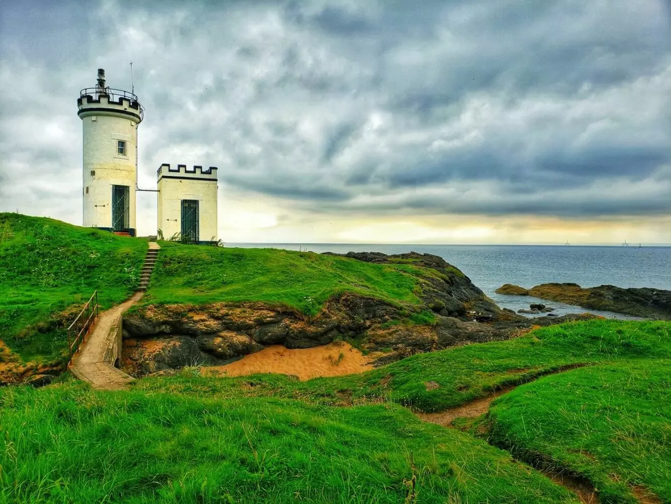 Rumah Api Elie Ness, di pantai timur Scotland. Gambar tersebut telah disenarai pendek untuk pertandingan tersebut.