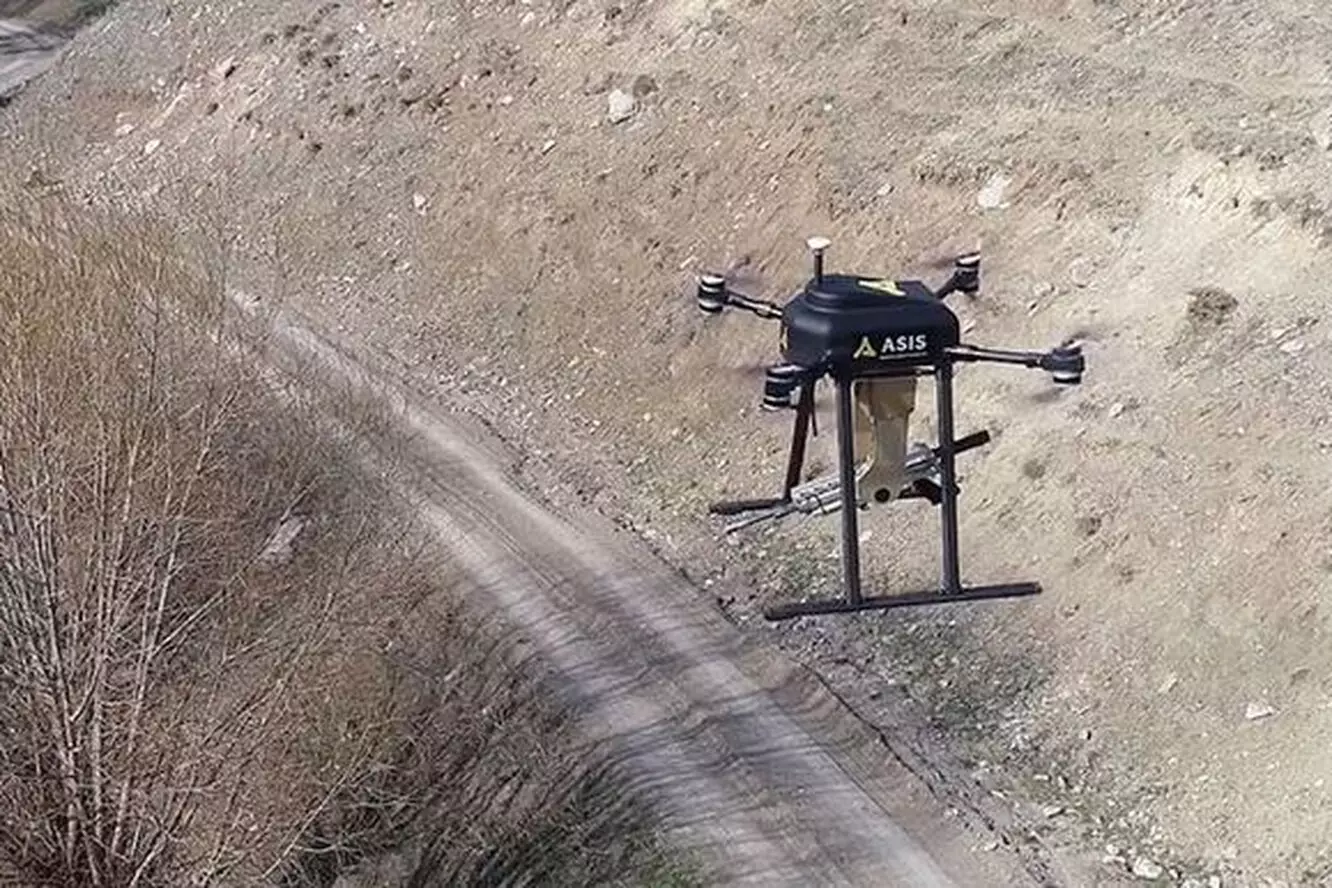 Die Türkei führte die Songar-Flugdrohne mit einem Maschinengewehr und einem Granatwerfer ein