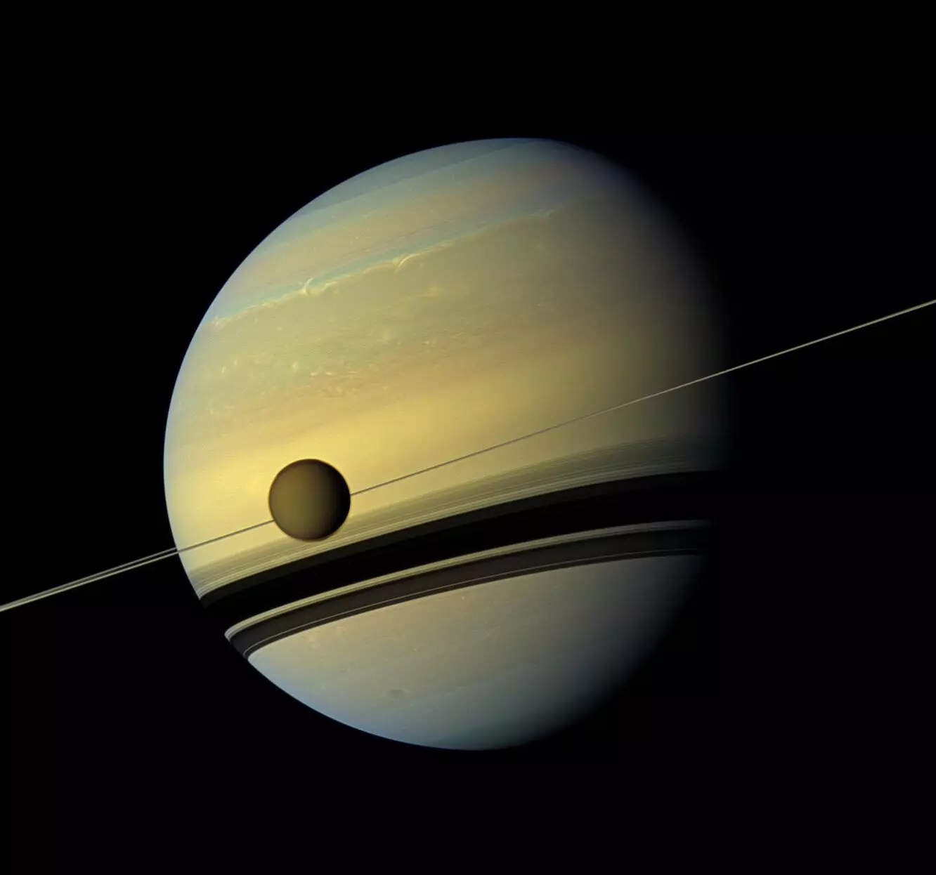 Saturn ak Titan (29 out 2012)