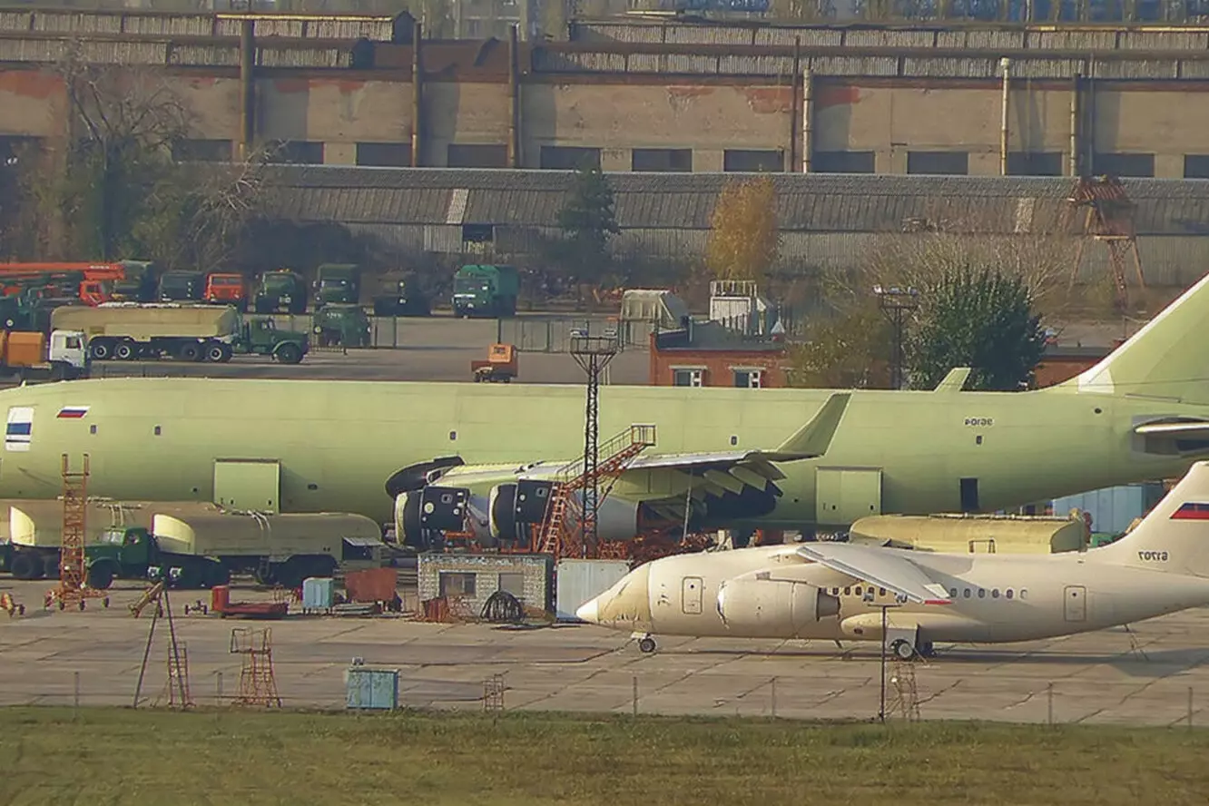 I-Flying tanker esekelwe ku-Il-96-400 izobe isilungele izindiza ngoMeyi