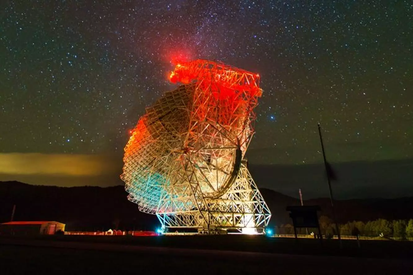 Astronomii au descoperit din nou semnale misterioase din adâncurile spațiului