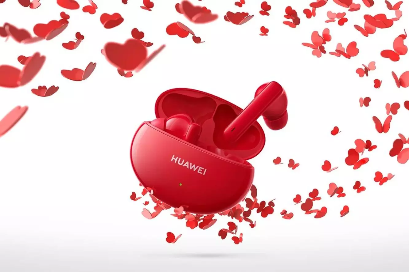 Recension av trådlösa hörlurar Huawei FreeBuds 4i: Billig analog till Apple AirPods Pro