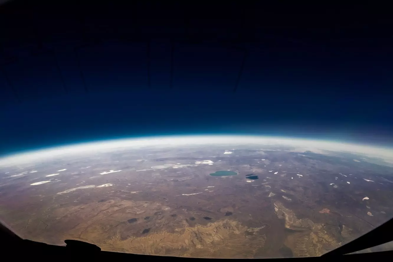 Die ruimtevaarders het diegene in isolasie so goed moontlik aangemoedig