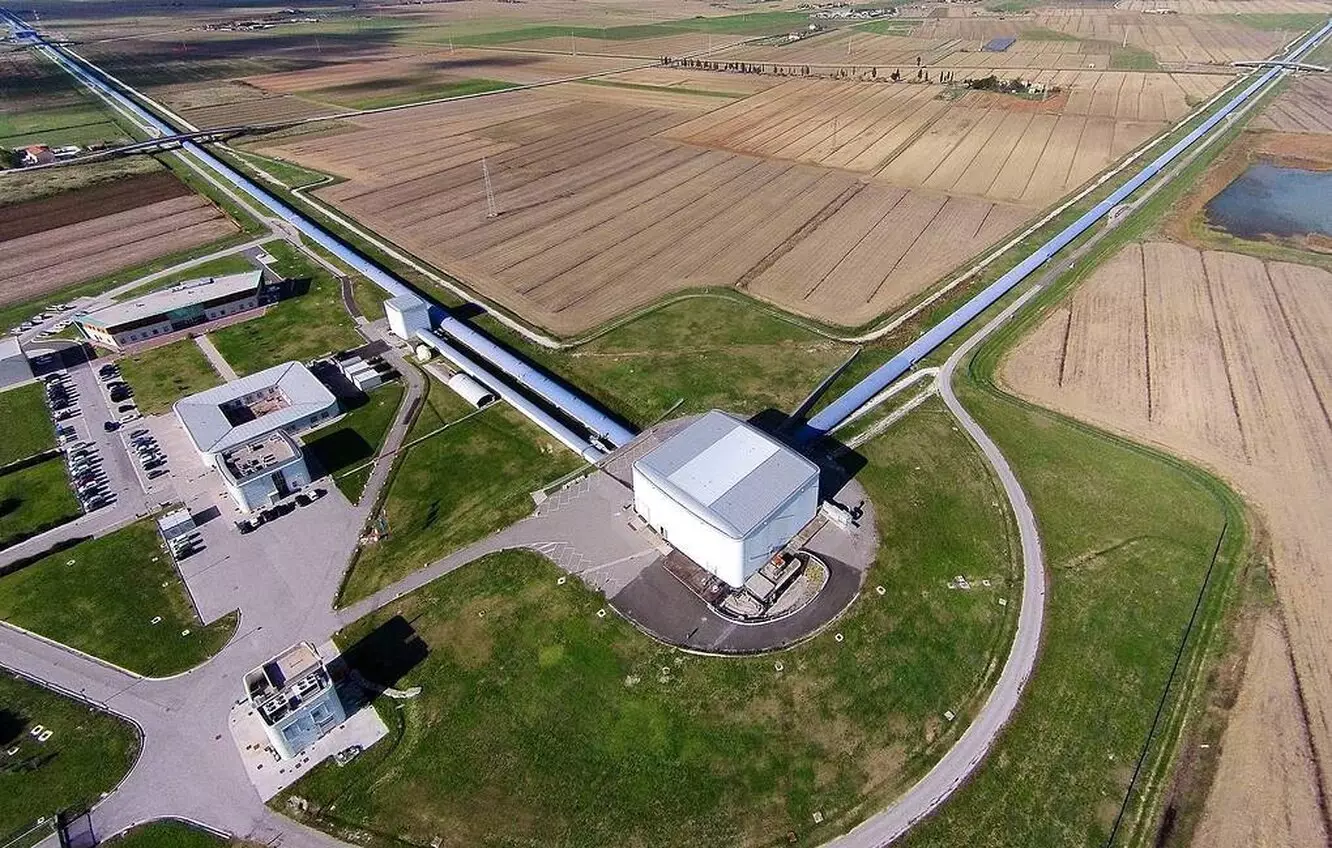 LIGO gravitācijas observatorija