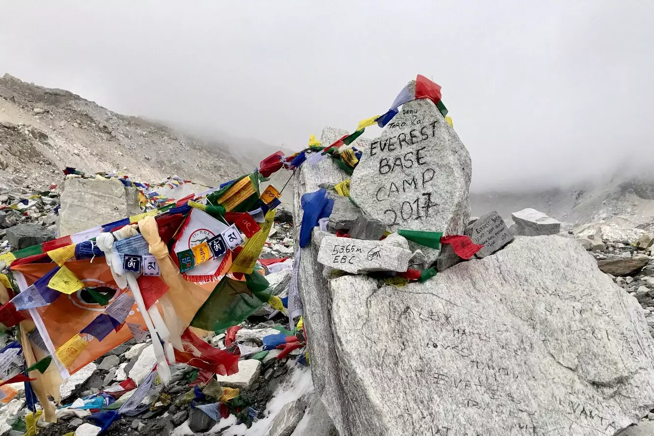 Coronavirus Everest'in temizliğini "engelledi"