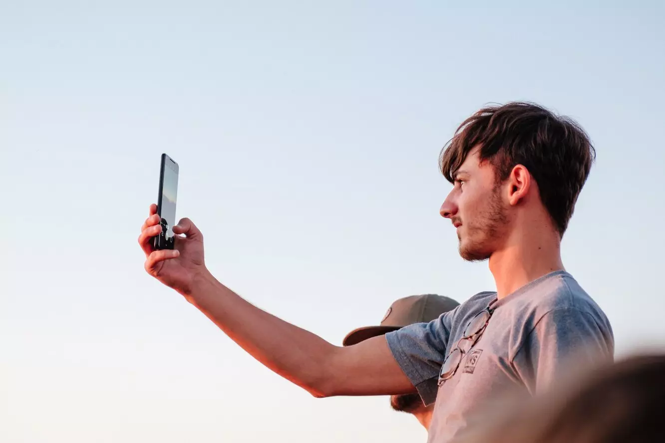 L'intelligenza artificiale potrà raccontare di te da un selfie