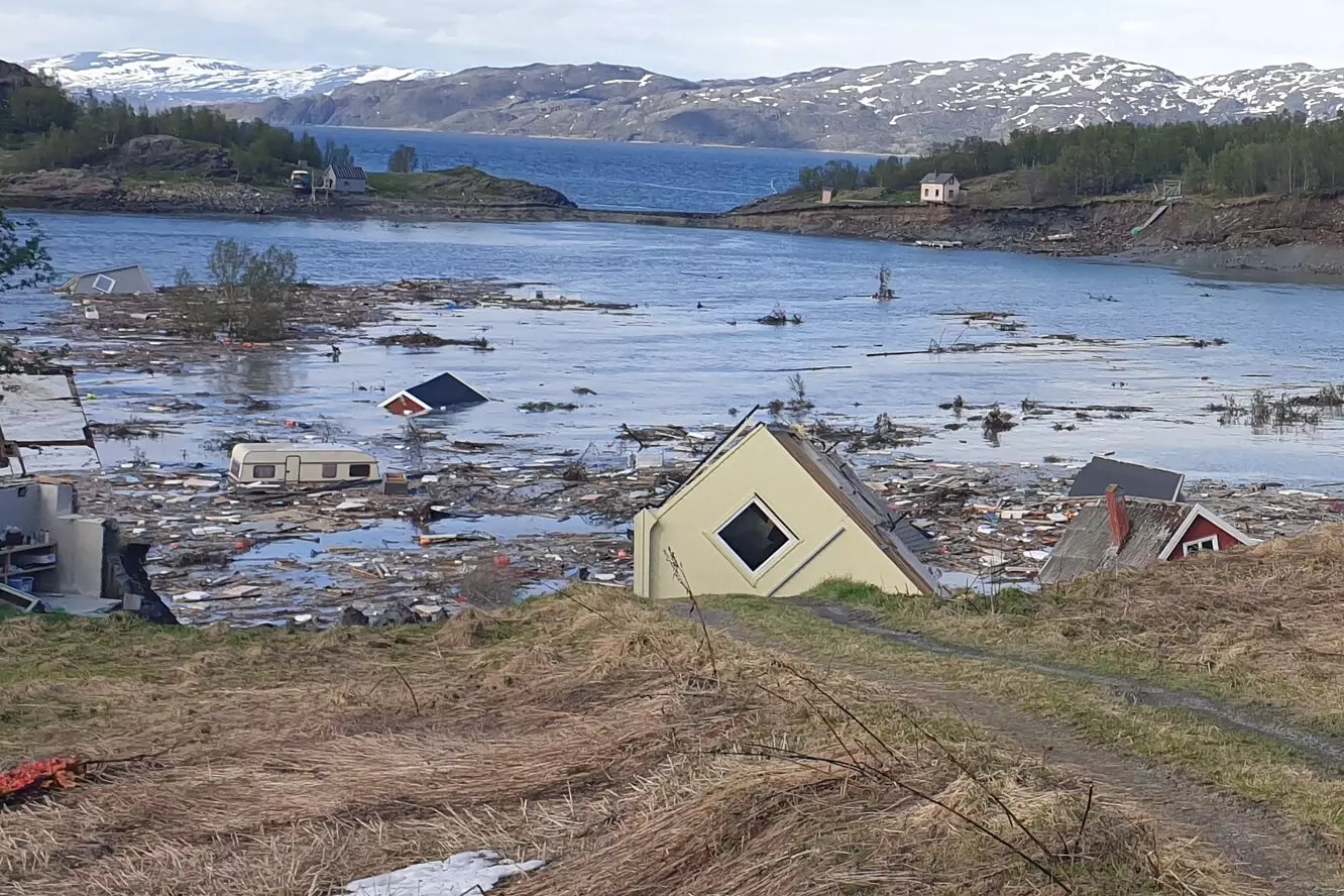 Un glissement de terrain géant a emporté huit maisons dans la mer de Norvège : vidéo