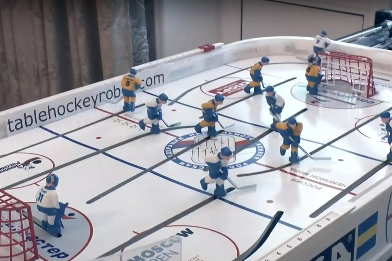 Ein neuer Roboter kann eine Person im Tischhockey leicht schlagen