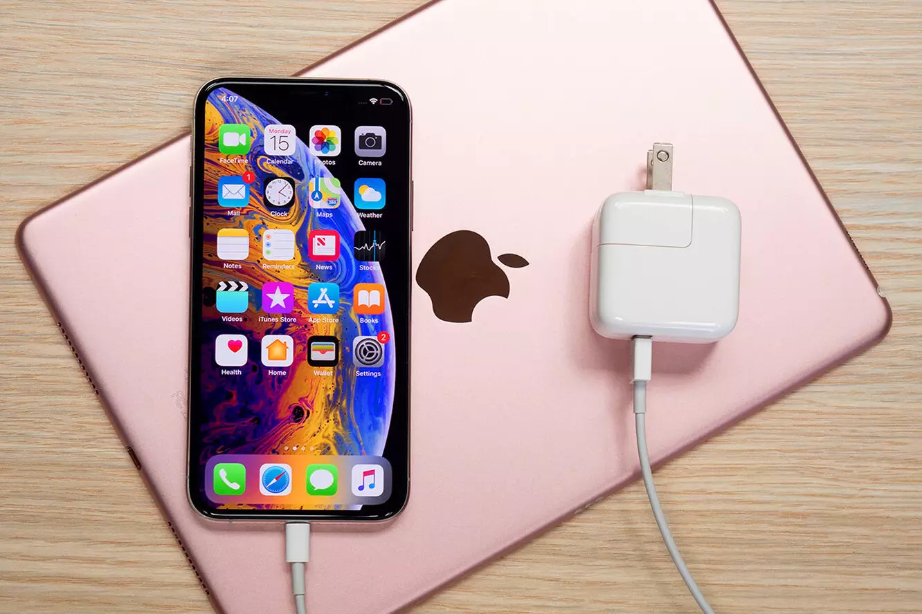 Apple ing kabel: carane ngisi iPhone kanthi bener